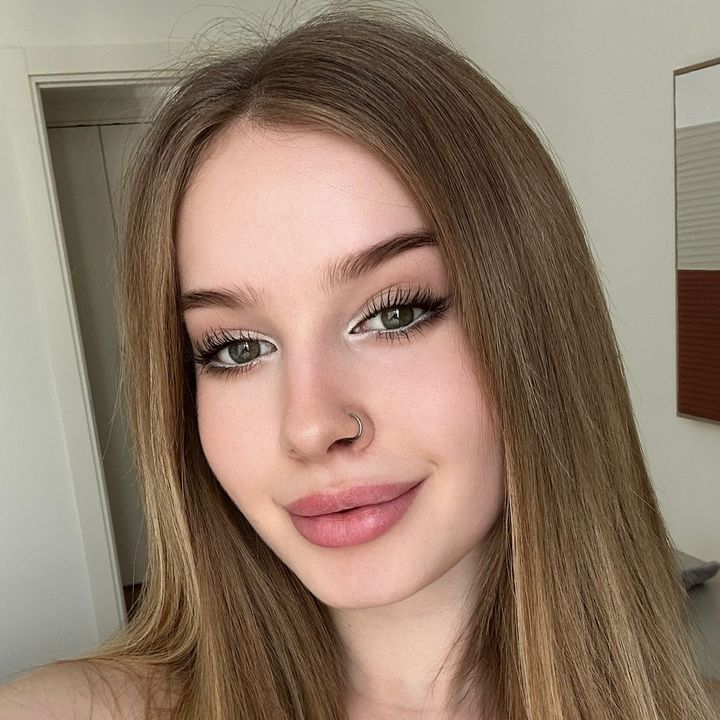 Comatozze (@comatozze.com) - Urlebird